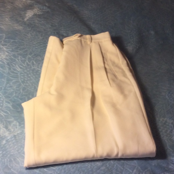 Liz Claiborne | Pants & Jumpsuits | First Issue Liz Claiborne Cream ...
